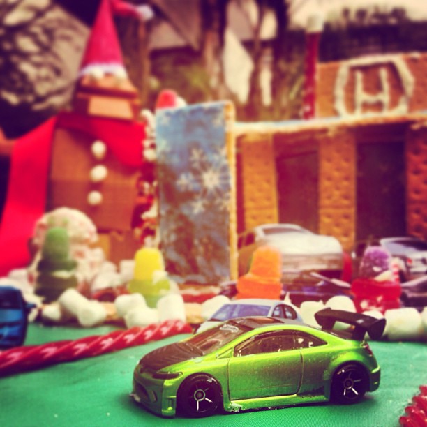 @Honda: Look what pulled up to the gingerbread #Honda dealership! We ...