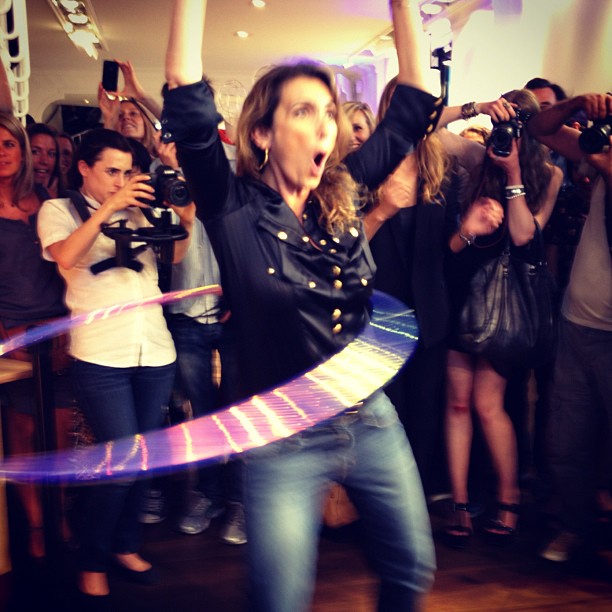 @KENZO: Souvenir d'hier soir a la #VFNO : @melle_agnes au hula hoop ...