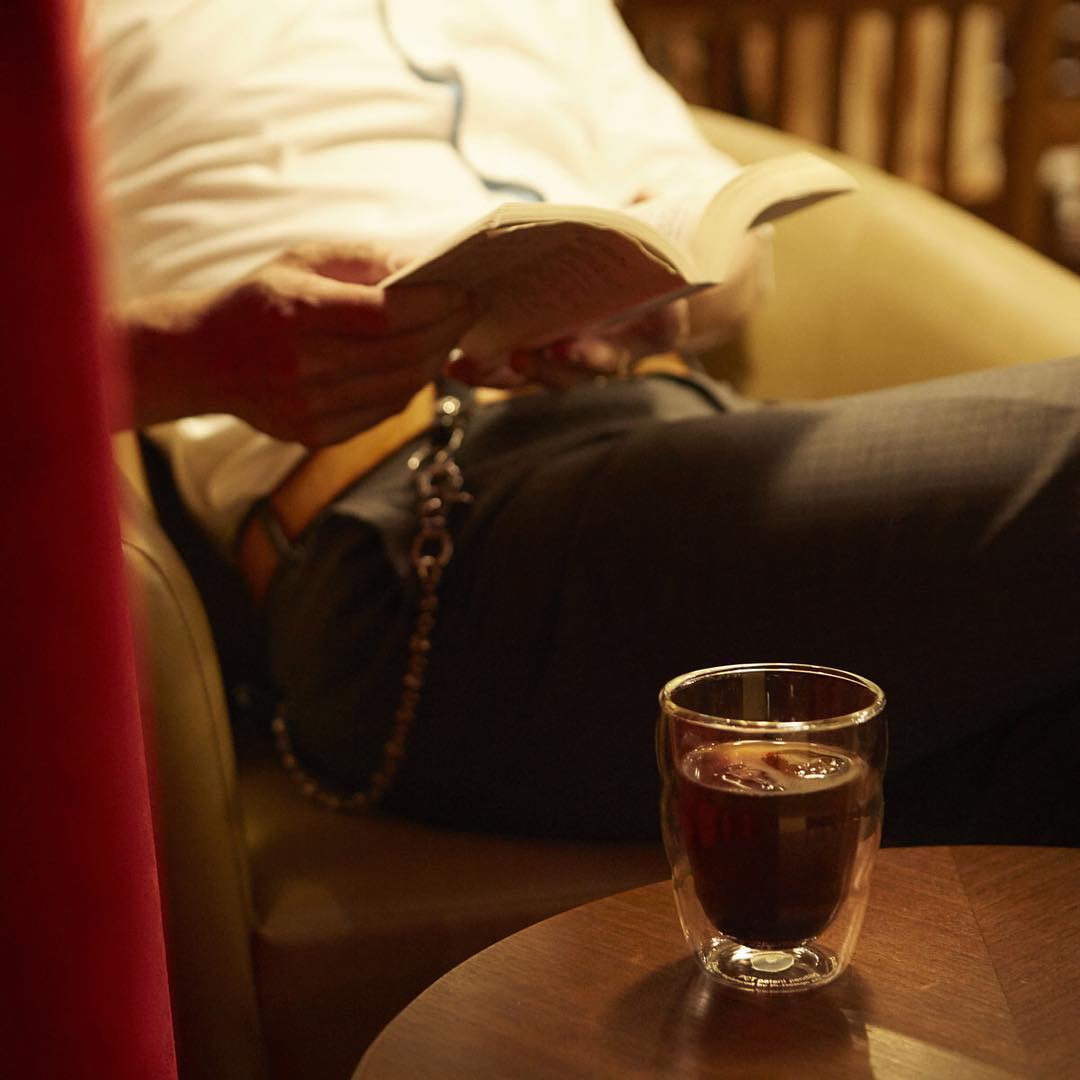 @Starbucks: 夜は、on the rockのアイスコーヒーでゆったりと1人の時間を。 #アイスコーヒー ...