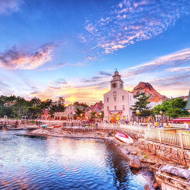 @Tokyo Disney Resort: Cape Cod scenery can look like a painting. まるで絵画 ...