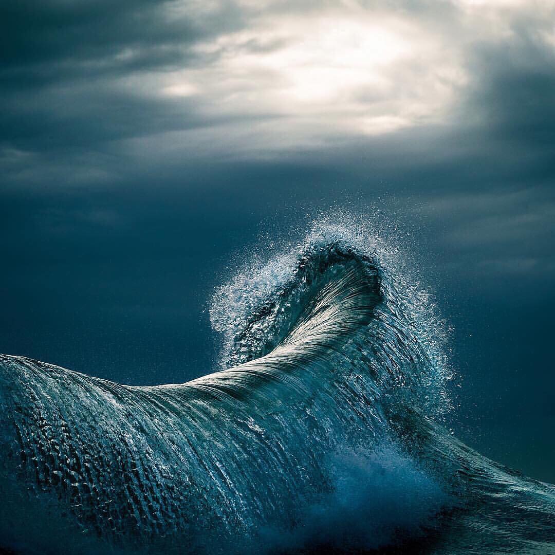 @Canon Photography: Amazing wave captured by @warrenkeelan! The detail ...
