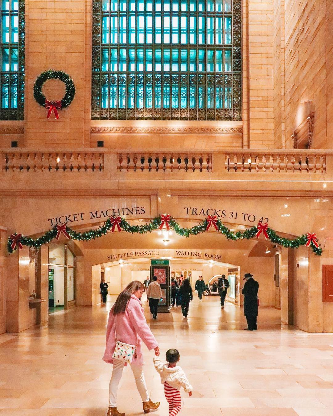 @Canon: "A few more photos from Arlo’s first Christmas trip to NYC are ...