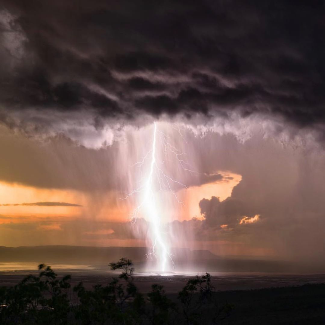 Canon Photography: A wonderful lightning strikes in the valley. Awesome ...