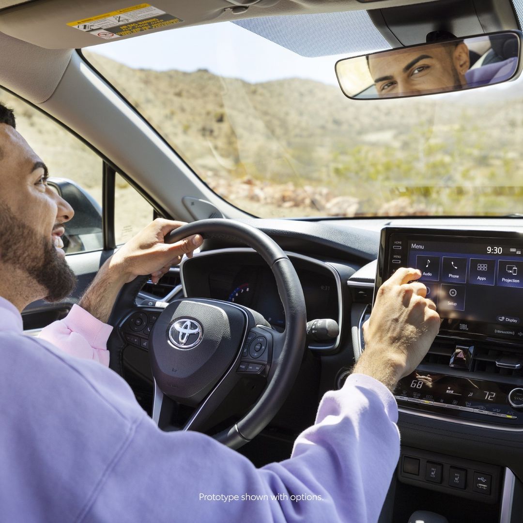 Toyota: Turn it up, @jaywheelerpr! #CorollaCross... - Ciao Nihon