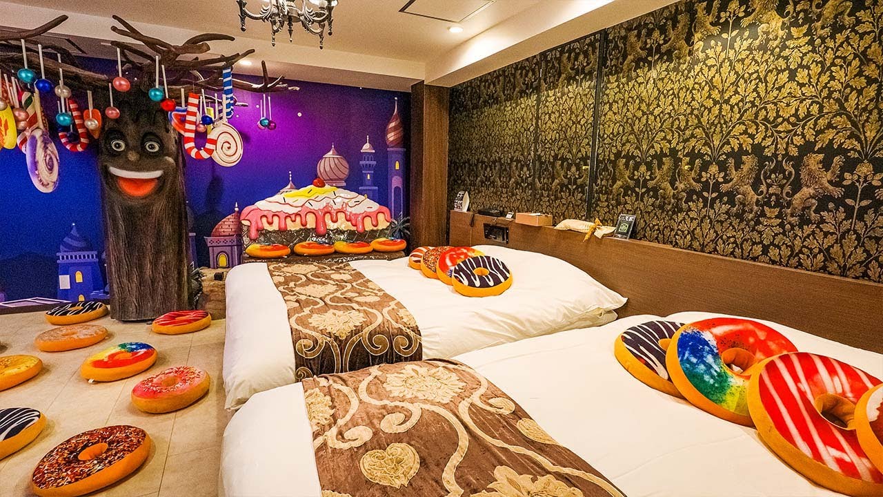 Staying at a Quaintly Spooky, Sweets-Themed Japanese Love Hotel🍪🍦🍭🍫🍩 ...