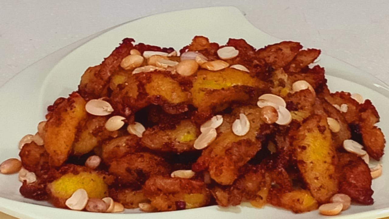 Cooking the most delicious Street Snack in Ghana /Kelewele Recipe ...