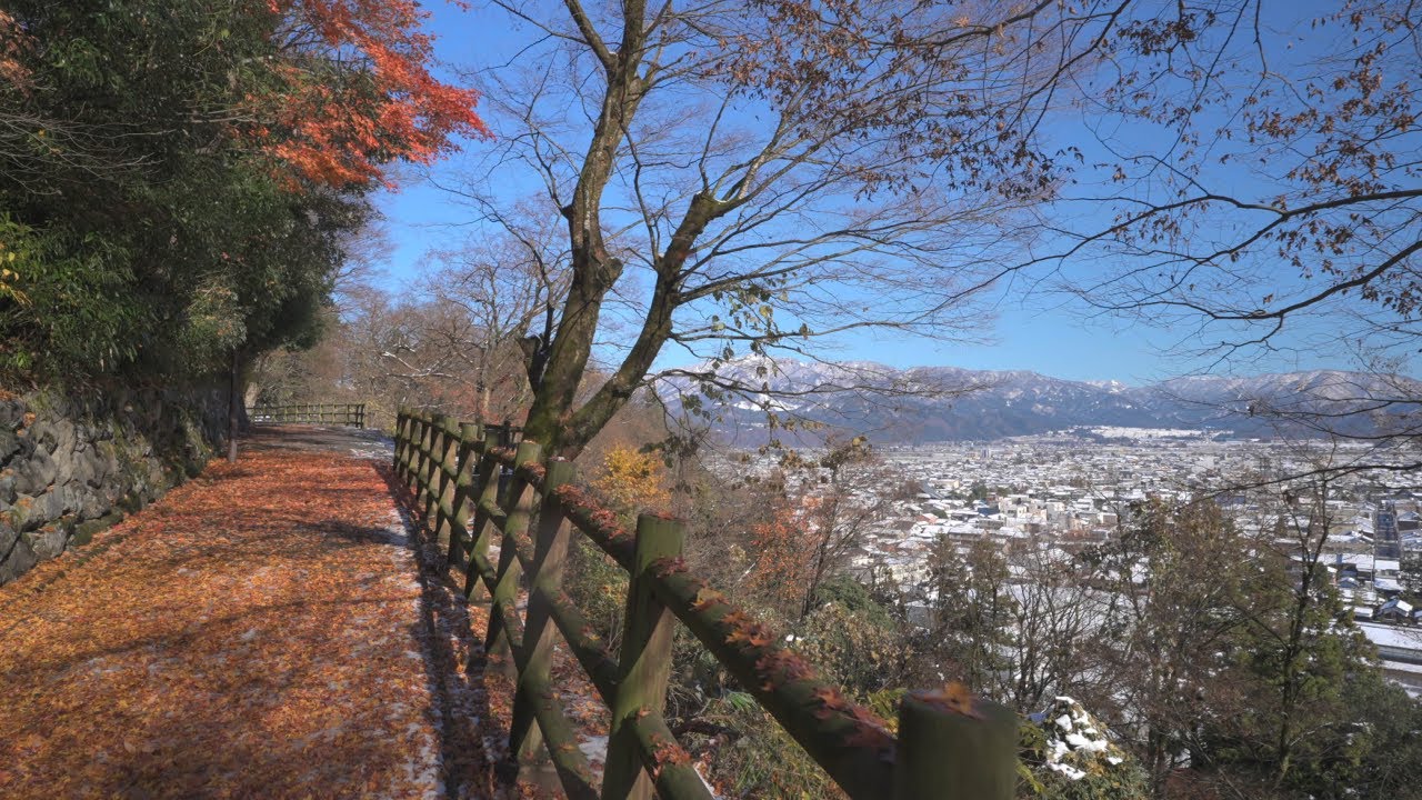 Ono Castle in Fukui — Stunning Autumn Foliage & First Snow Contrast ...